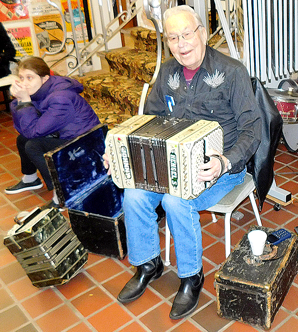 Helget played concertina like Hendrix played guitar | News, Sports ...